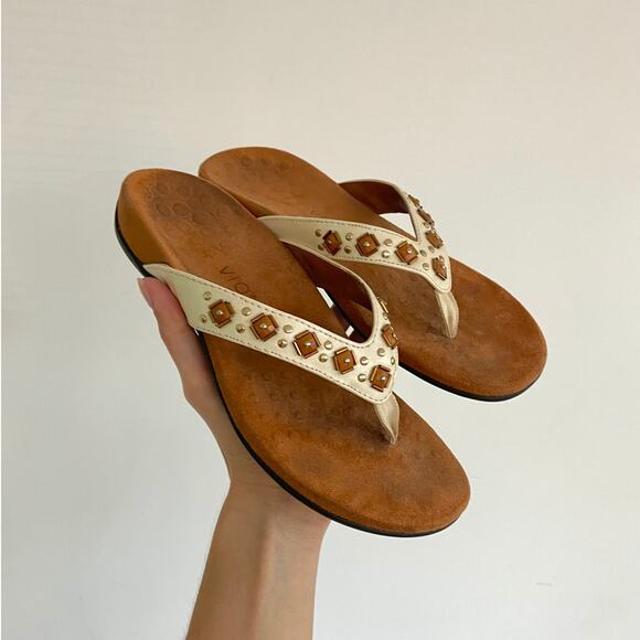 Vionic | Shoes | Vionic Orthaheel Floriana White Leather Beaded Slide ...
